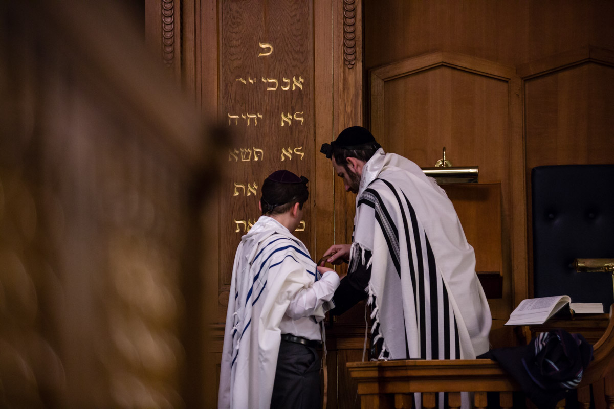 Woodside Park Synagogue London Bar Mitzvah Photography - Sam Redland ...